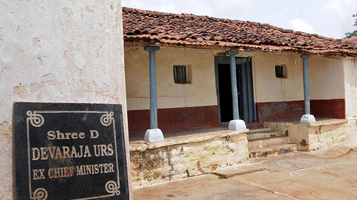 Devaraj Urs’ hometown stuck in a time warp - The Hindu